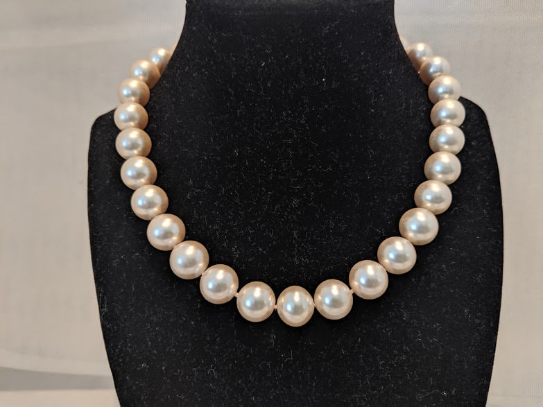 Vintage Large Faux Pearl Chocker. Cream Color Large Glass/Pearls. Large ...