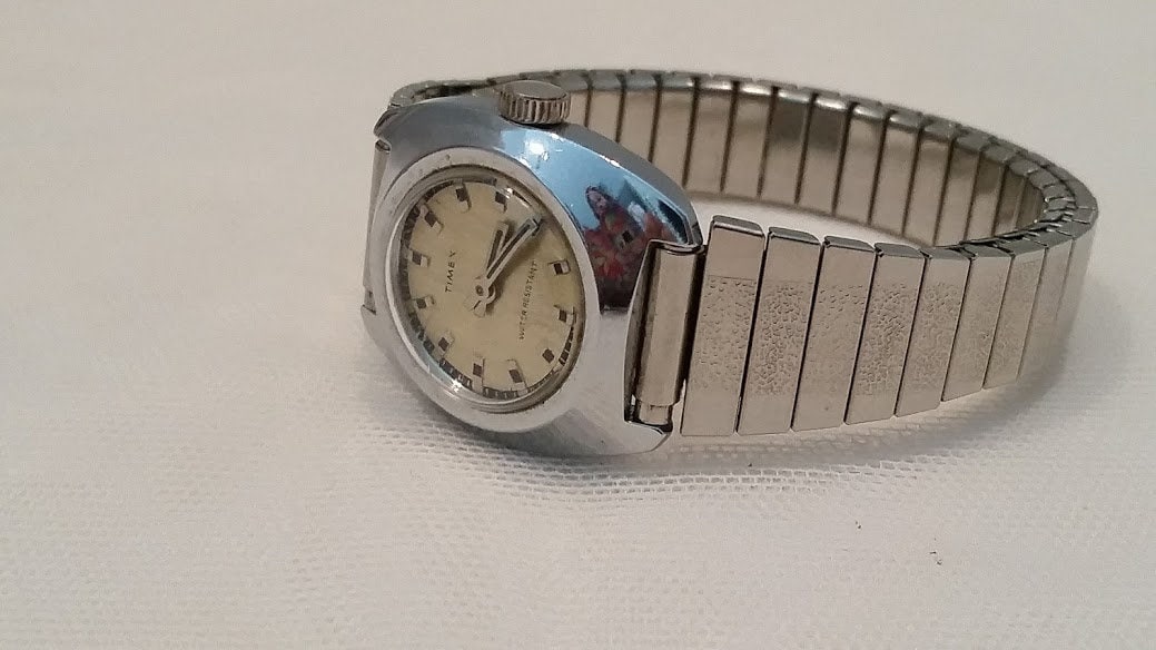 Vintage Lady's Timex Wind Up. Silver Links Expandable Timex Women's ...