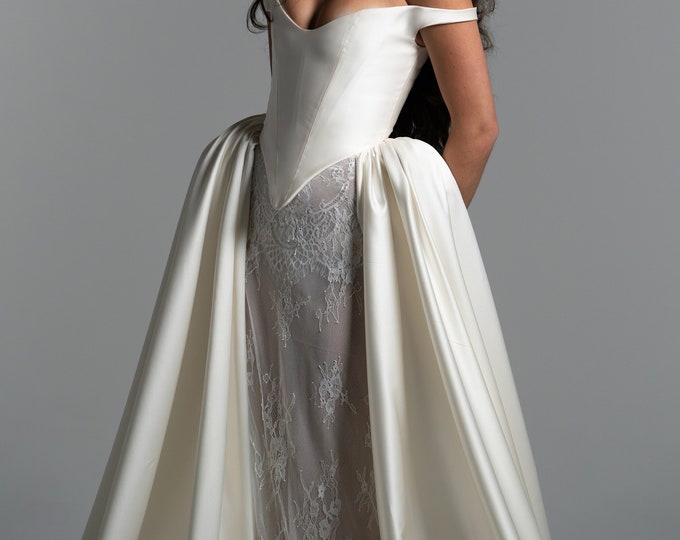 ANGELINA | Pre-order Custom Duchess Silk Chantilly Lace Basque Waist ...