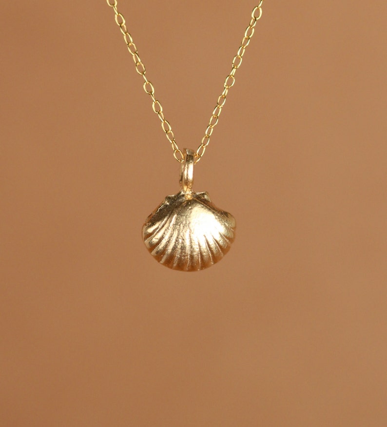 Seashell Necklace in Gold, Beachy Necklace, Silver Sea Shell Pendant ...