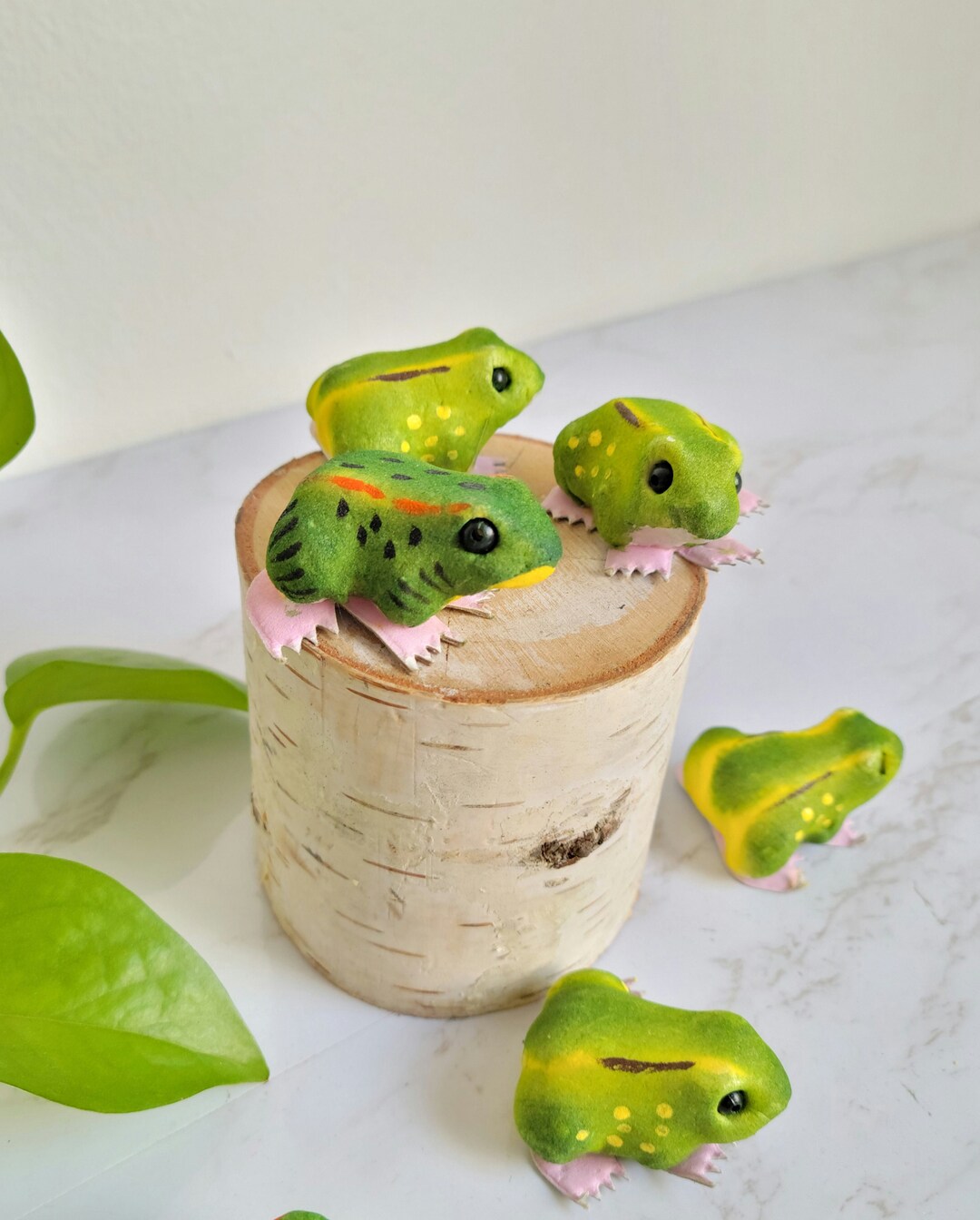 12 Super Cute Green Mushroom Small Frogs , Artificial Frogs , Party ...