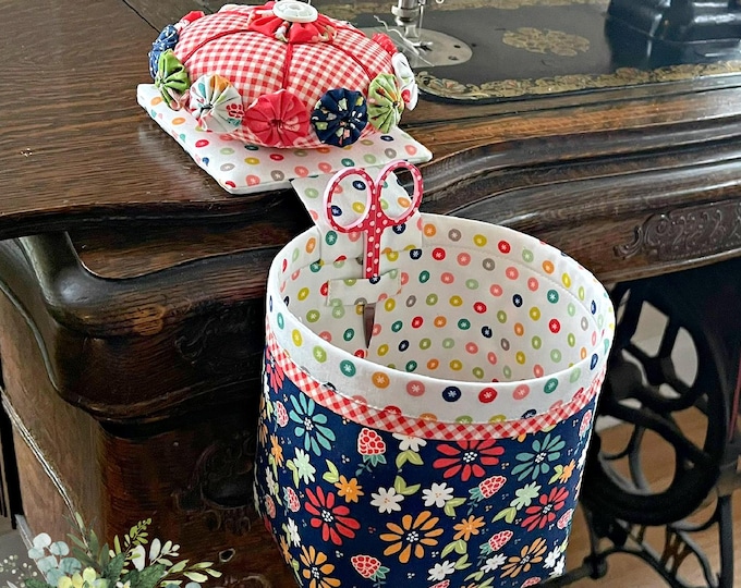 Thread Catcher With Detachable Yo-yo Pincushion, Sherri and Chelsi ...