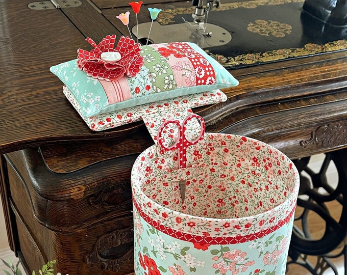 Thread Catcher With Detachable Pincushion, Sew in Style, Scrap Catcher ...