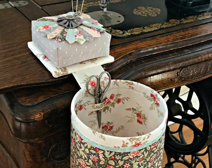 Thread Catcher - Scrap Catcher - Dreamy Dresden With Detachable ...