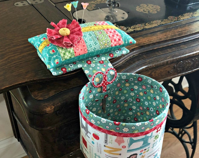 Thread Catcher With Detachable Pincushion, Sew in Style, Scrap Catcher ...