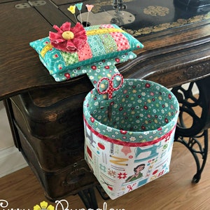 Thread Catcher With Detachable Pincushion, Sew in Style, Scrap Catcher ...