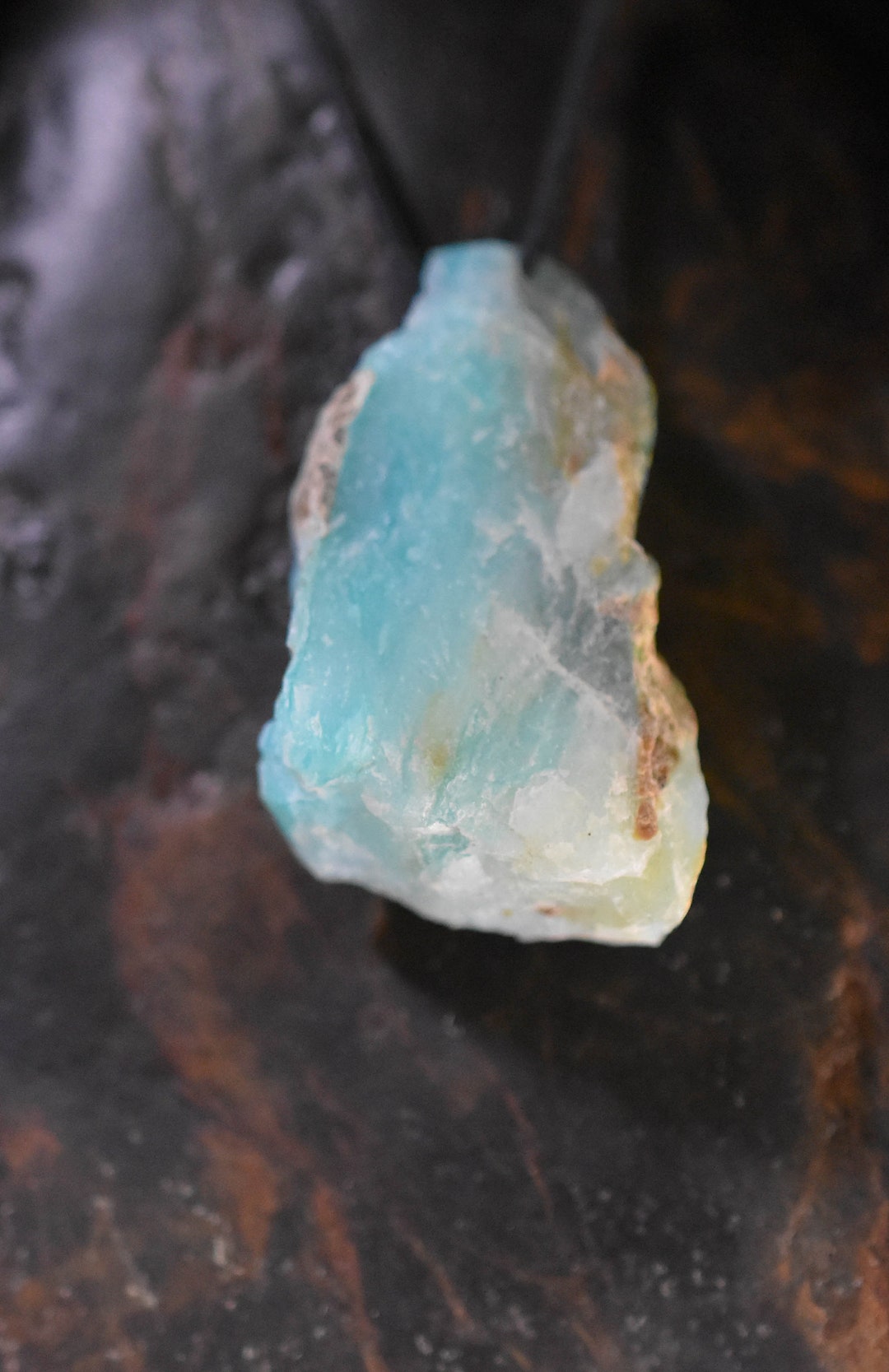 Colgante de ópalo azul peruano • Hermoso colgante de ópalo rugoso azul ...