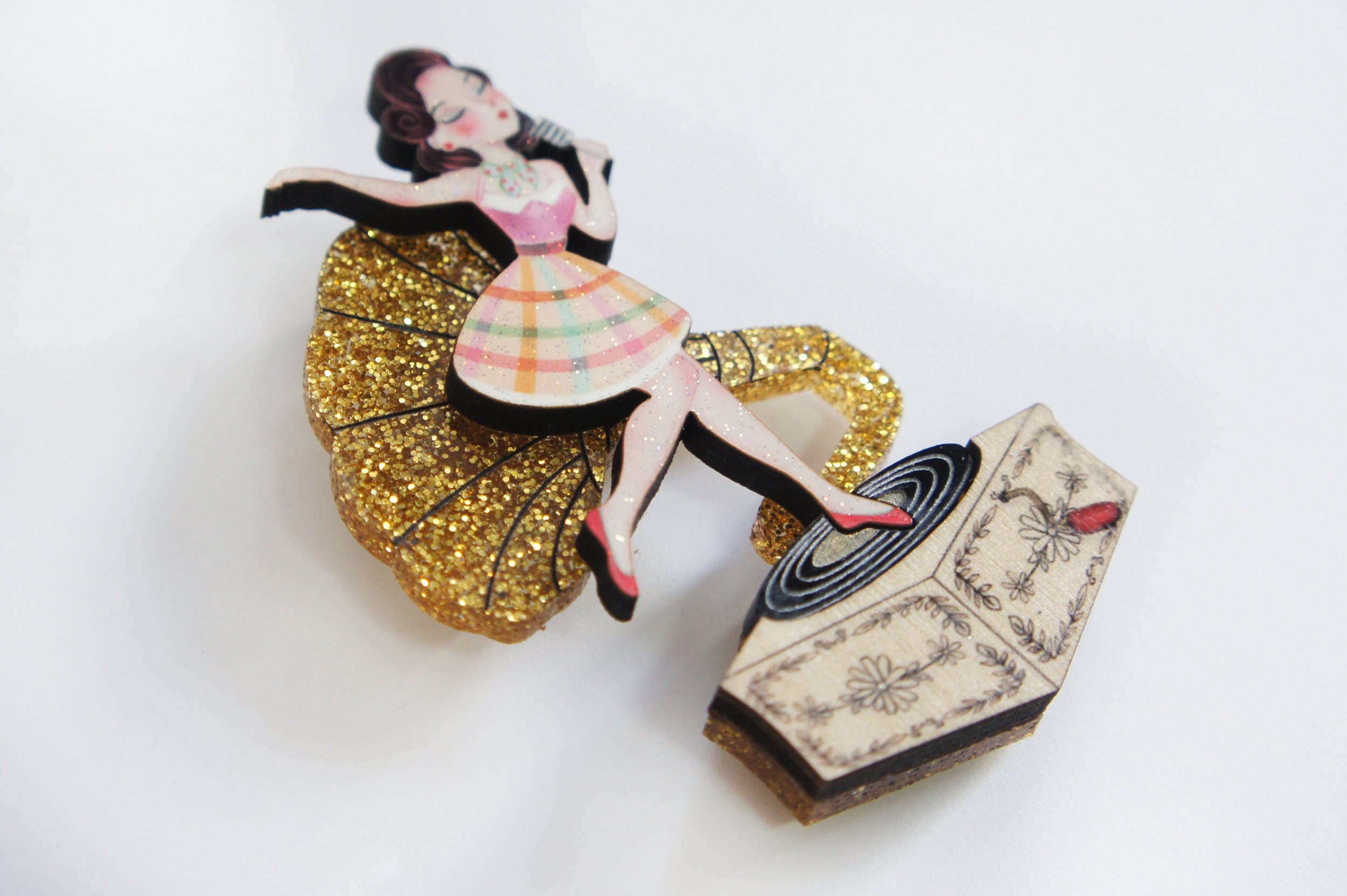 Pin up Singer Brooch - Etsy