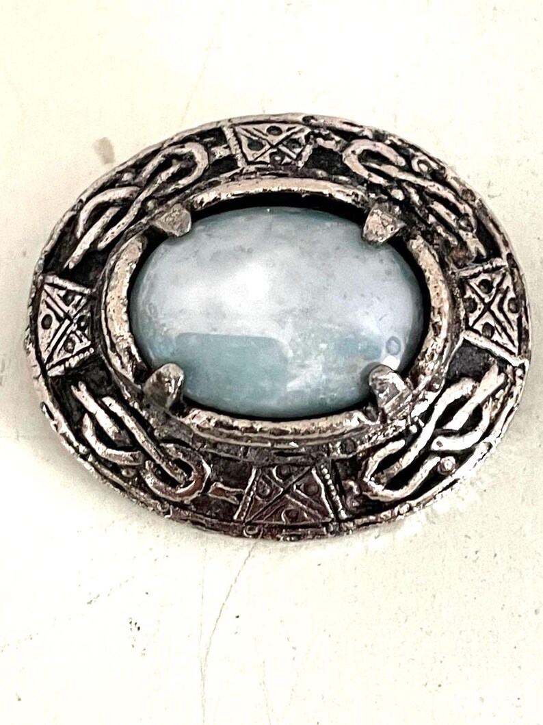 JACOBITE Pin or Brooch - CELTIC Knot Twist Motif - Oval Pin With Sky ...