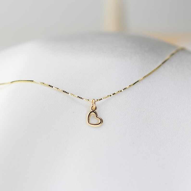 14K Gold Tiny Open Heart Necklace - Etsy