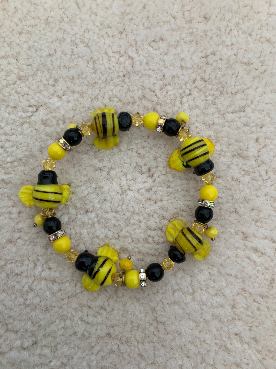 BEES BUZZING AROUND Beaded Bracelet - Etsy España