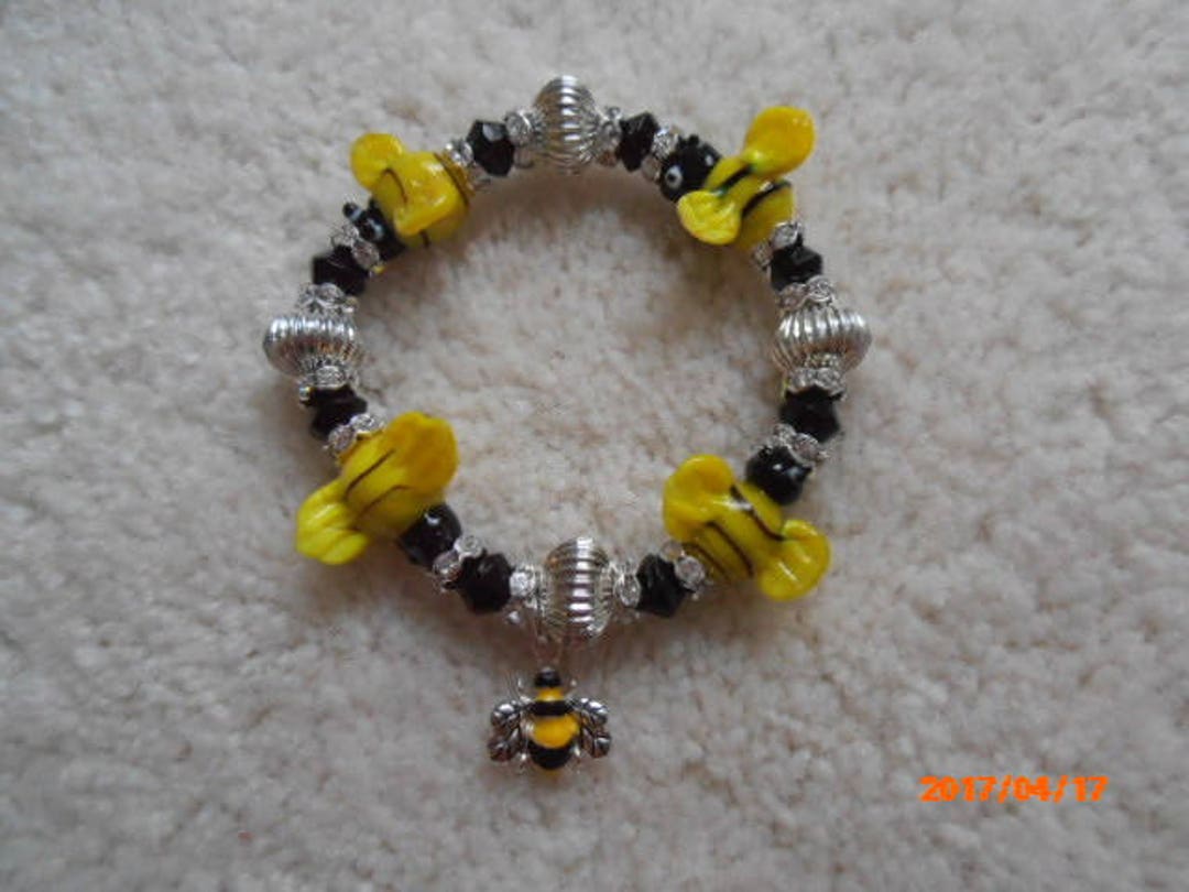 BEES BUZZING AROUND My Wrist Beaded Charm Bracelet - Etsy