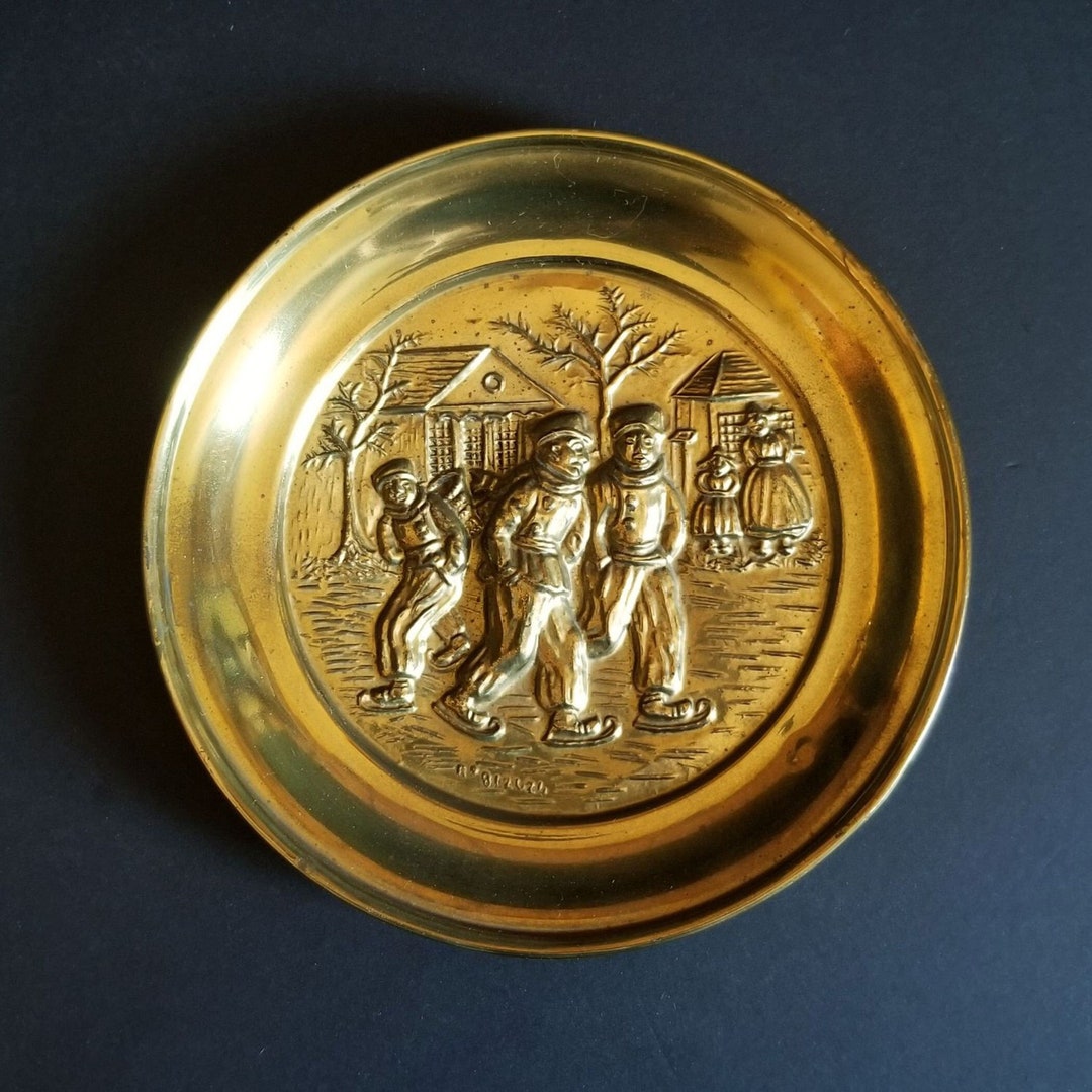Dutch Skating Scene - Vintage 9.9" Round Embossed Brass Wall Hanging ...