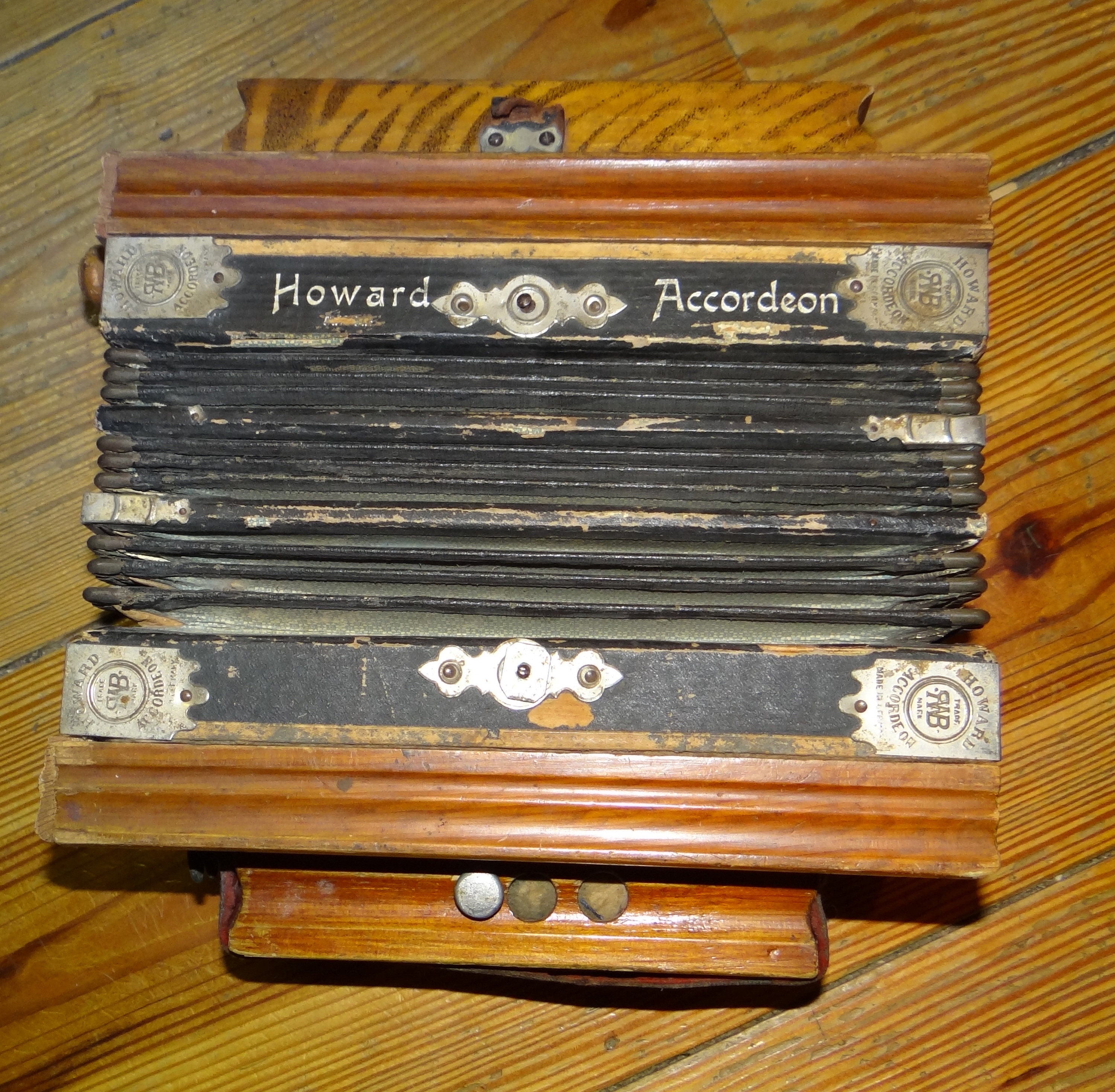 Antique Howard Accordeon Wooden Body Buttons Bellows Accordion Small ...