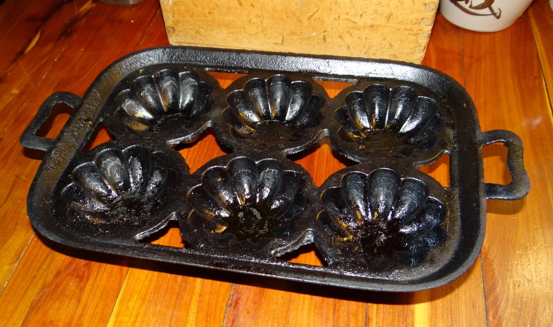 Antique Cast Iron Mini Bundt Turk's Head Pan 6 Chambers With Gate Marks ...