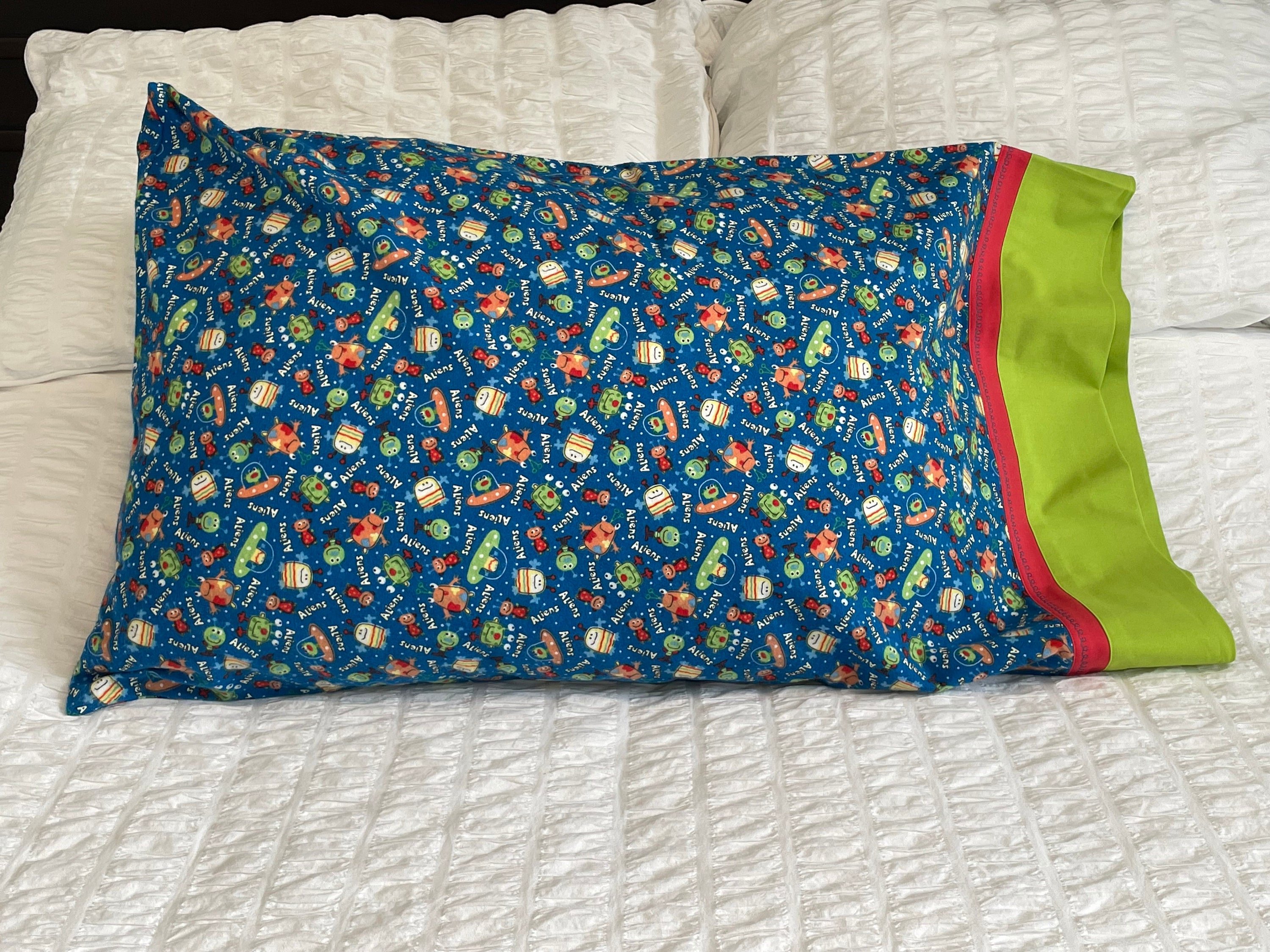 Alien Pillow Case | Alien Pillow | Alien Gift | Aliens Glow in the Dark ...