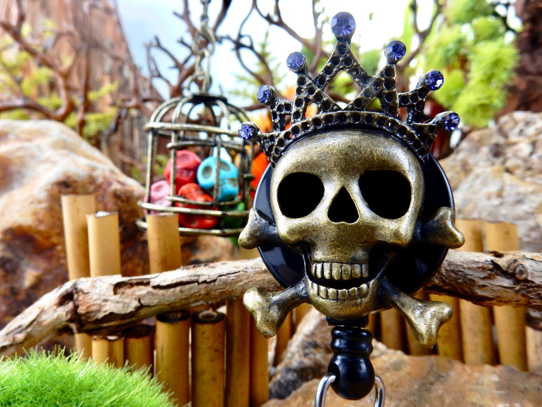 Badge Clip Skull, Halloween Jewelry, Crown Skull ID Holder, Retractable ...