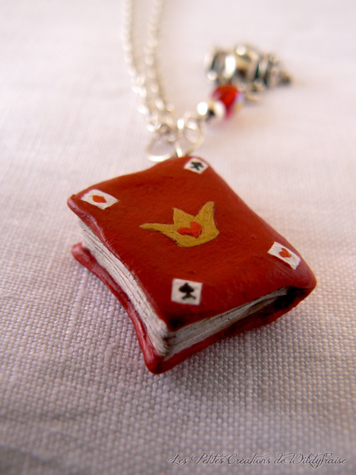Collier mini livre Alice au pays des merveilles de Lewis Carroll - Fait ...