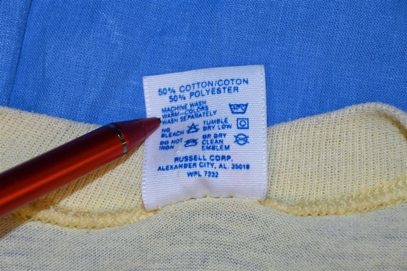 90s Geese Goose Ducks Hand Painted Folk Art Yellow t-… - Gem