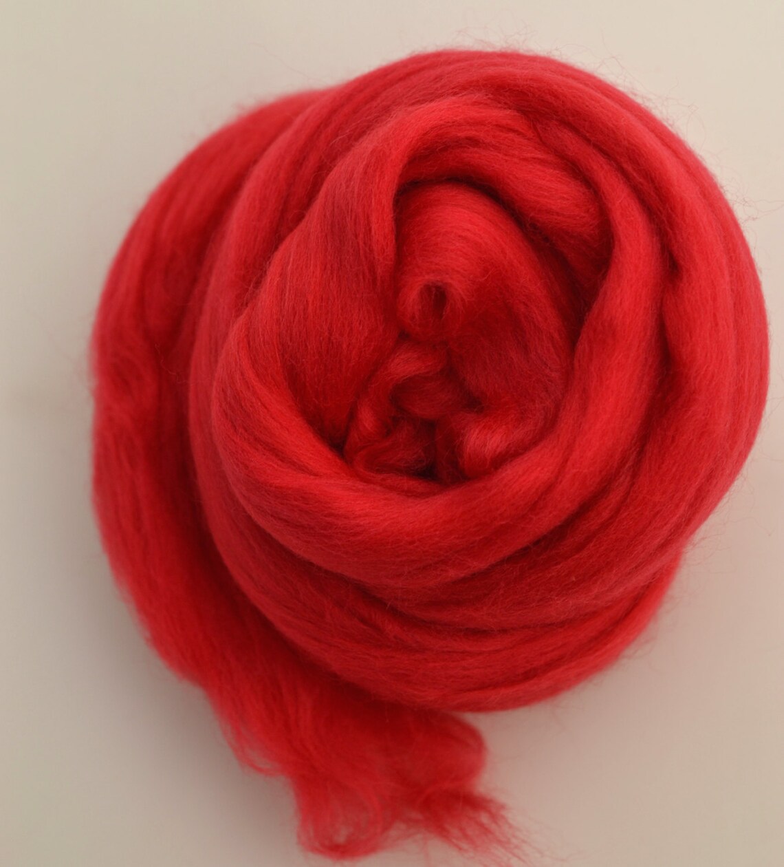 SCARLET RED Merino Wool Roving 1/4oz 1/2oz or 1oz - Etsy