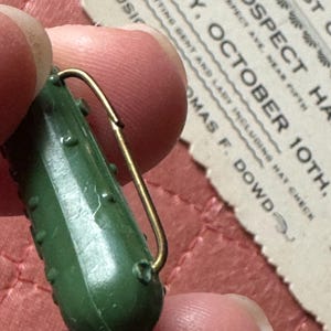 Vintage Pair Heinz Pickle Pins Retro Green Plastic Tiny Pickle Novelty ...