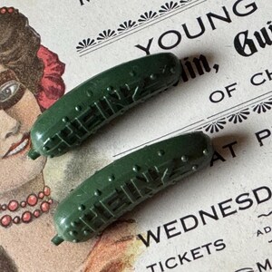 Vintage Pair Heinz Pickle Pins Retro Green Plastic Tiny Pickle Novelty ...