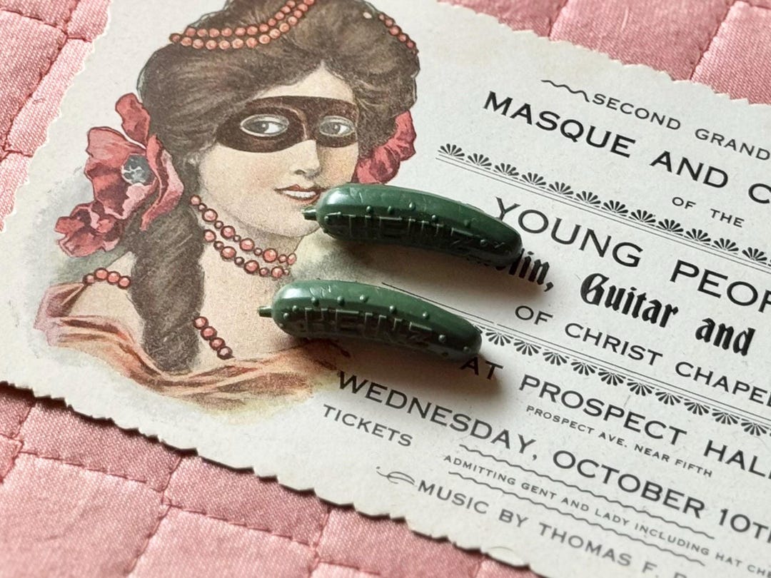 Vintage Pair Heinz Pickle Pins Retro Green Plastic Tiny Pickle Novelty ...