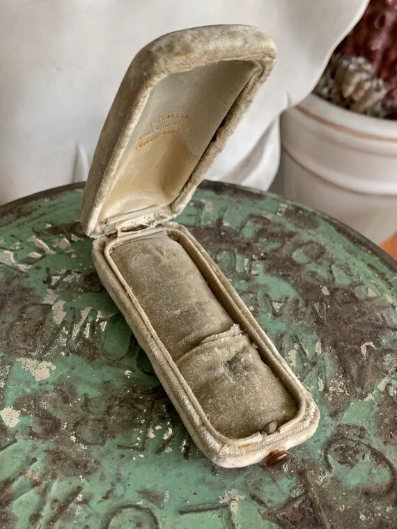 Antique velvet pin box old age worn mini art deco jew… - Gem