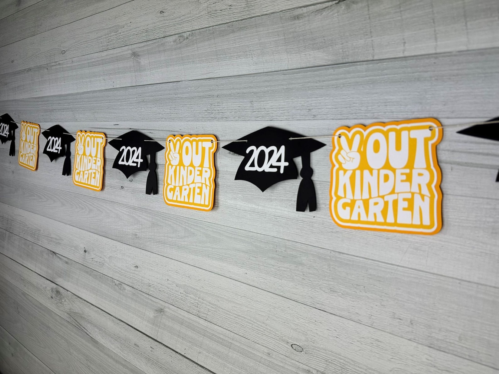 2025 Graduation Garland - PEACE OUT Choose Grade & Colors - 2025 Grad ...
