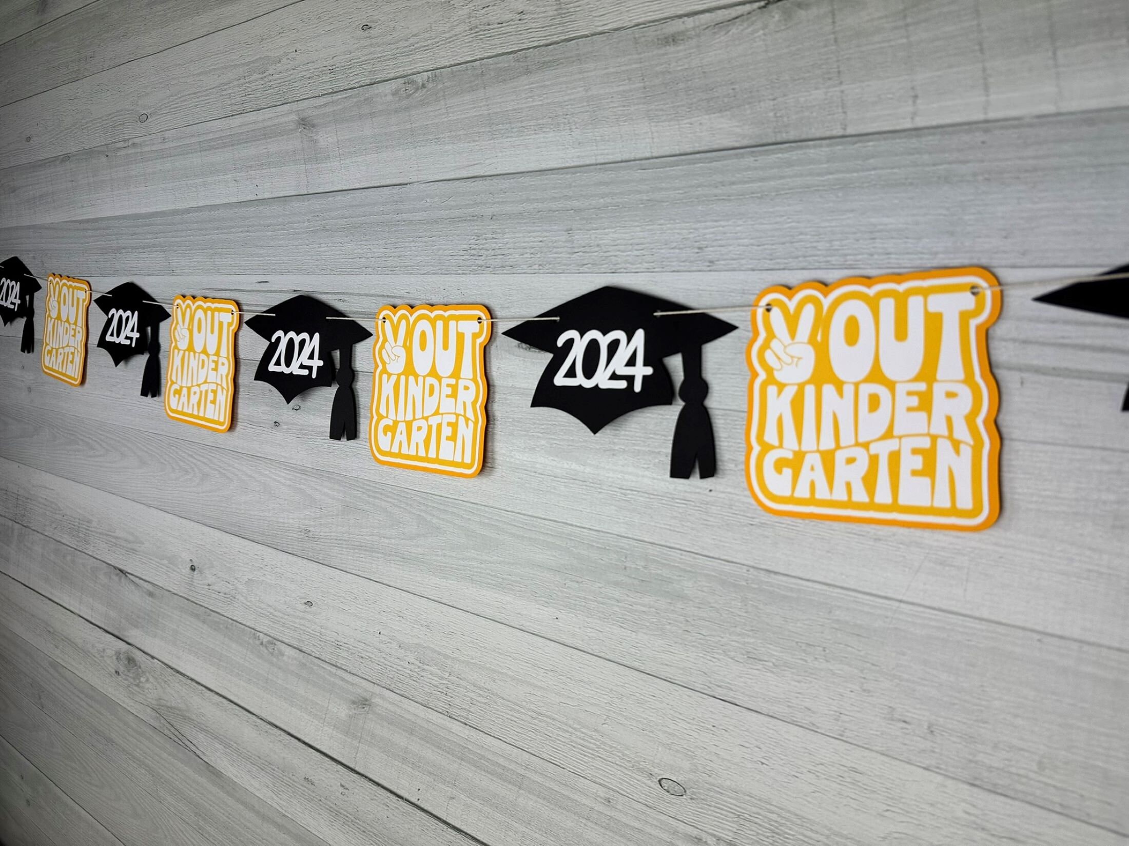2025 Graduation Garland - PEACE OUT Choose Grade & Colors - 2025 Grad ...