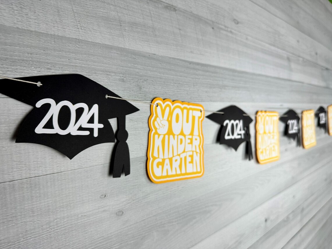 2025 Graduation Garland - PEACE OUT Choose Grade & Colors - 2025 Grad ...