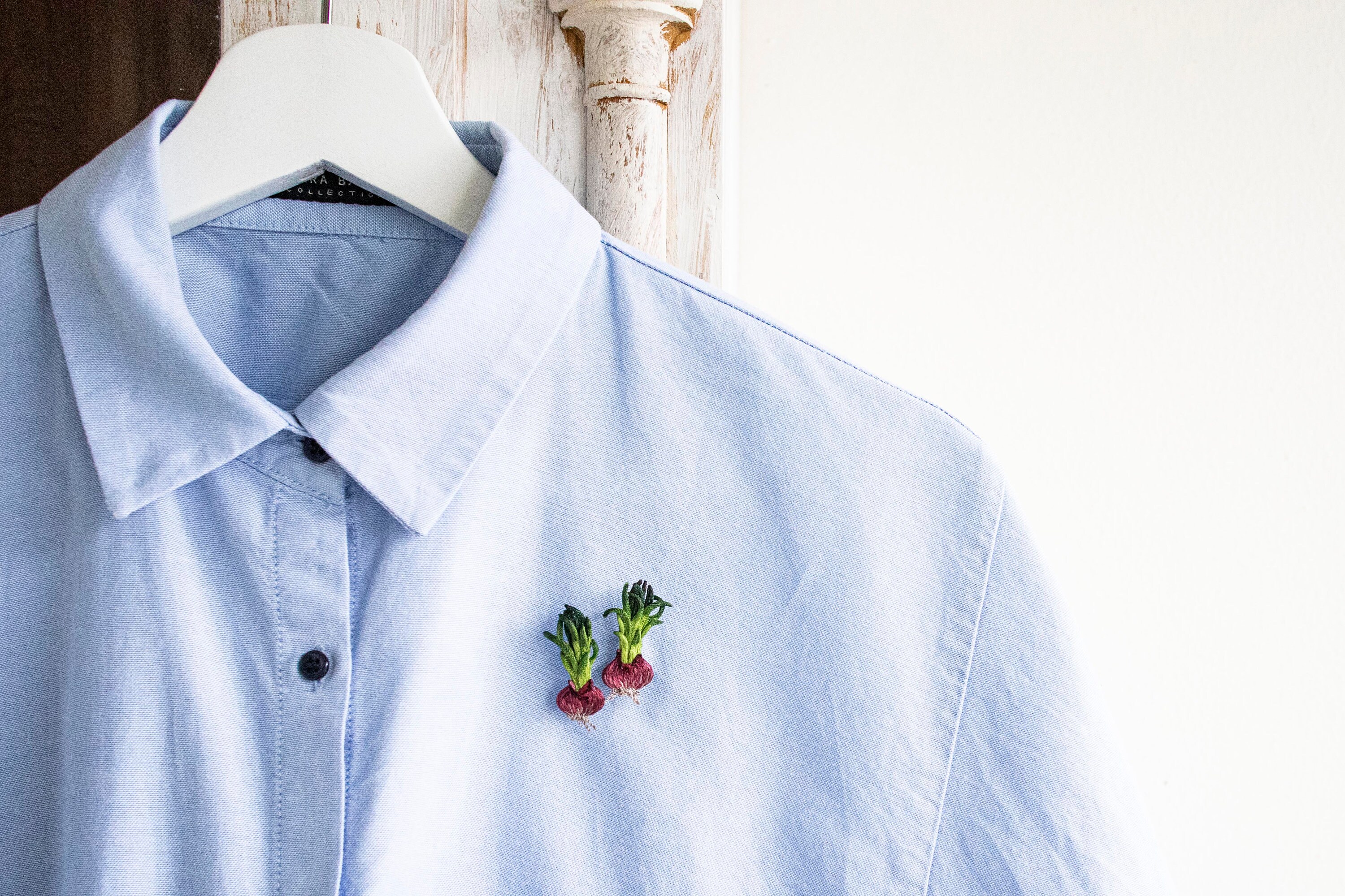 SET of 2 Red Onion Embroidered Pins - Etsy
