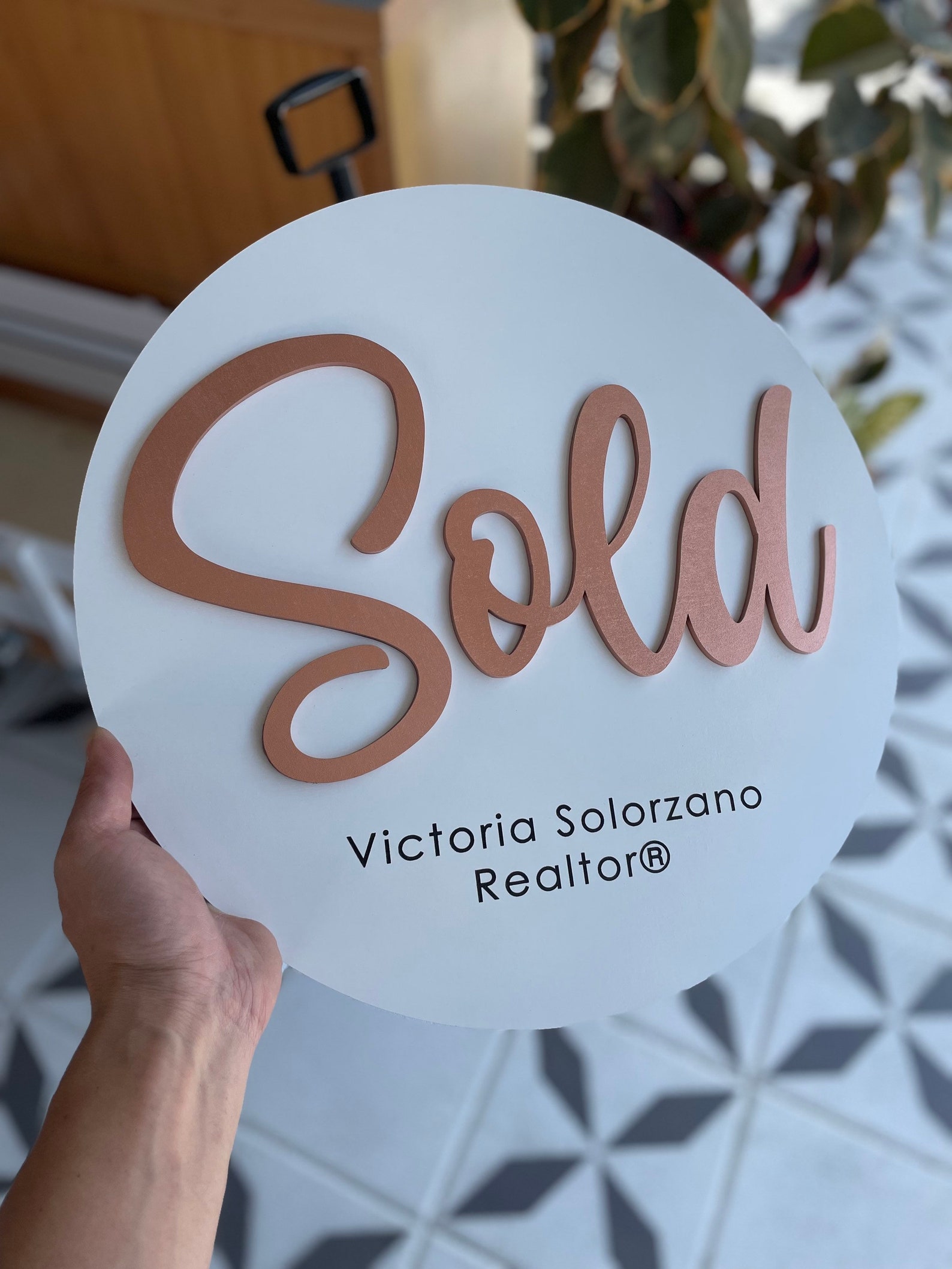 Personalized Circle Sold Sign, Realtor Closing Gift (16x16 Inches) - Etsy
