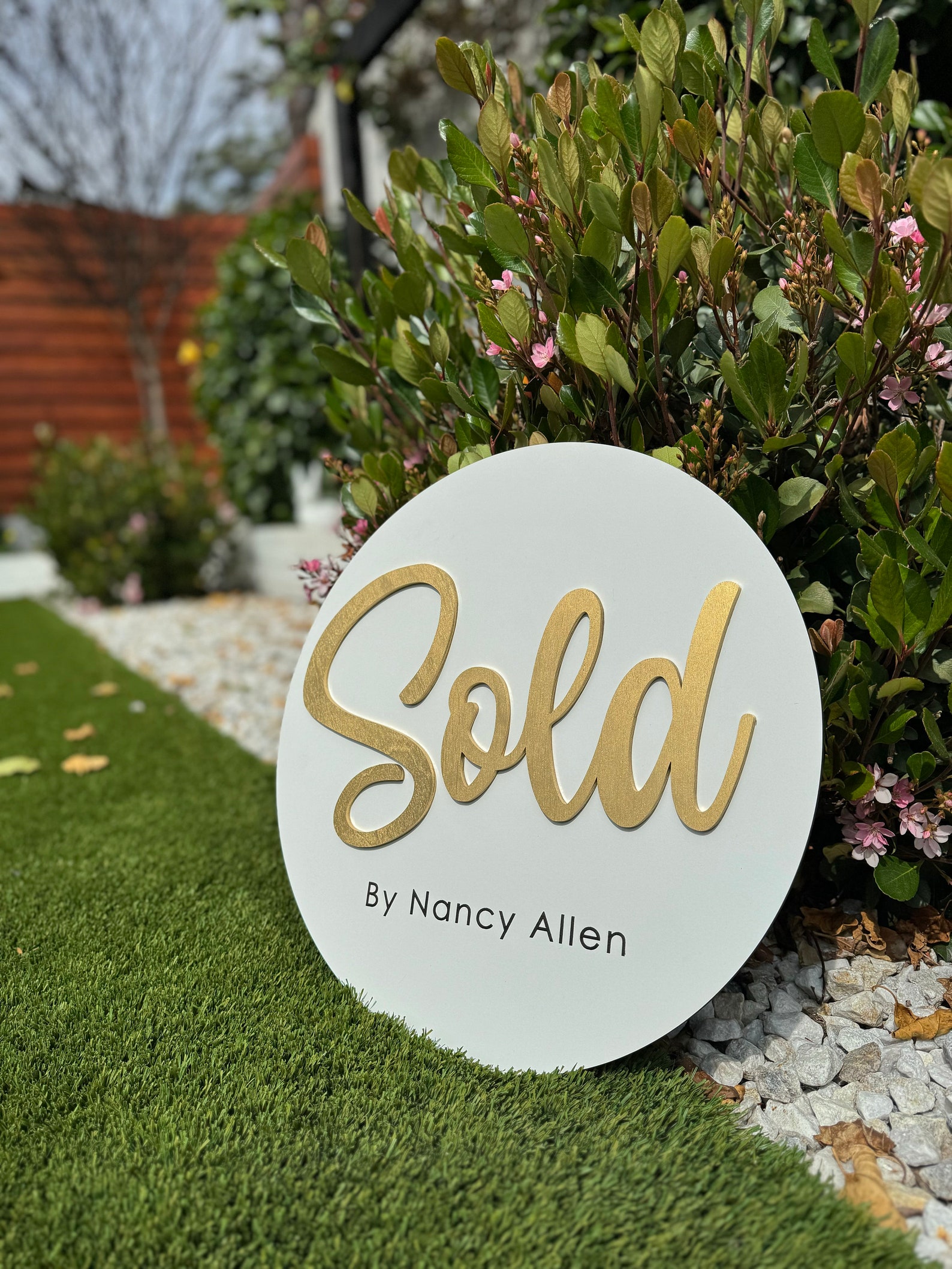 Personalized Circle Sold Sign, Realtor Closing Gift (16x16 Inches) - Etsy