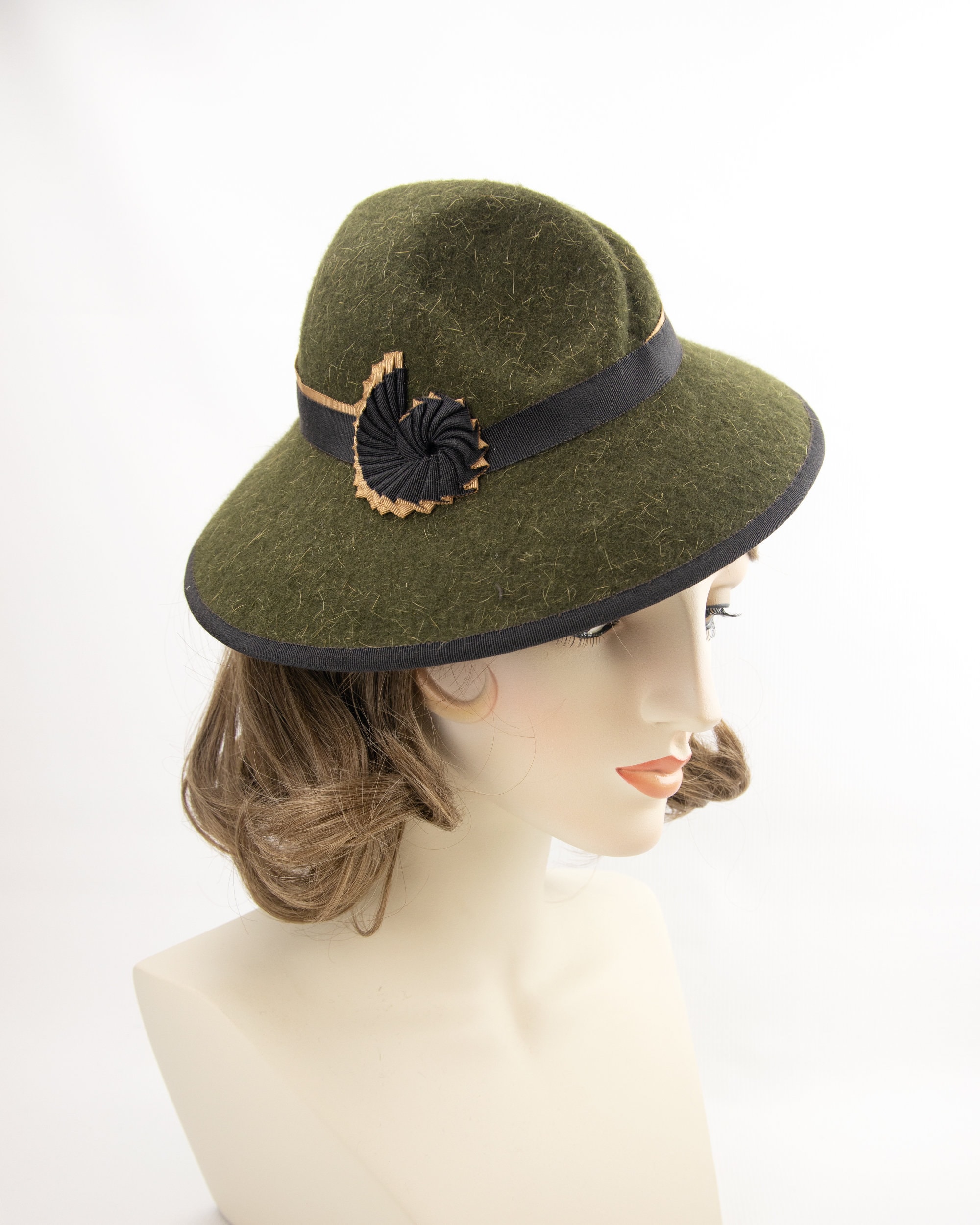 Vintage-style Tilt Hat. Green Felt Fedora. Olive Wool Ladies Hat. 1940s ...