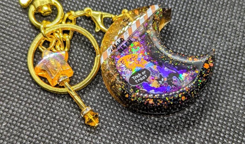 Halloween Kawaii Moon Shaker Magical Keychain - Etsy