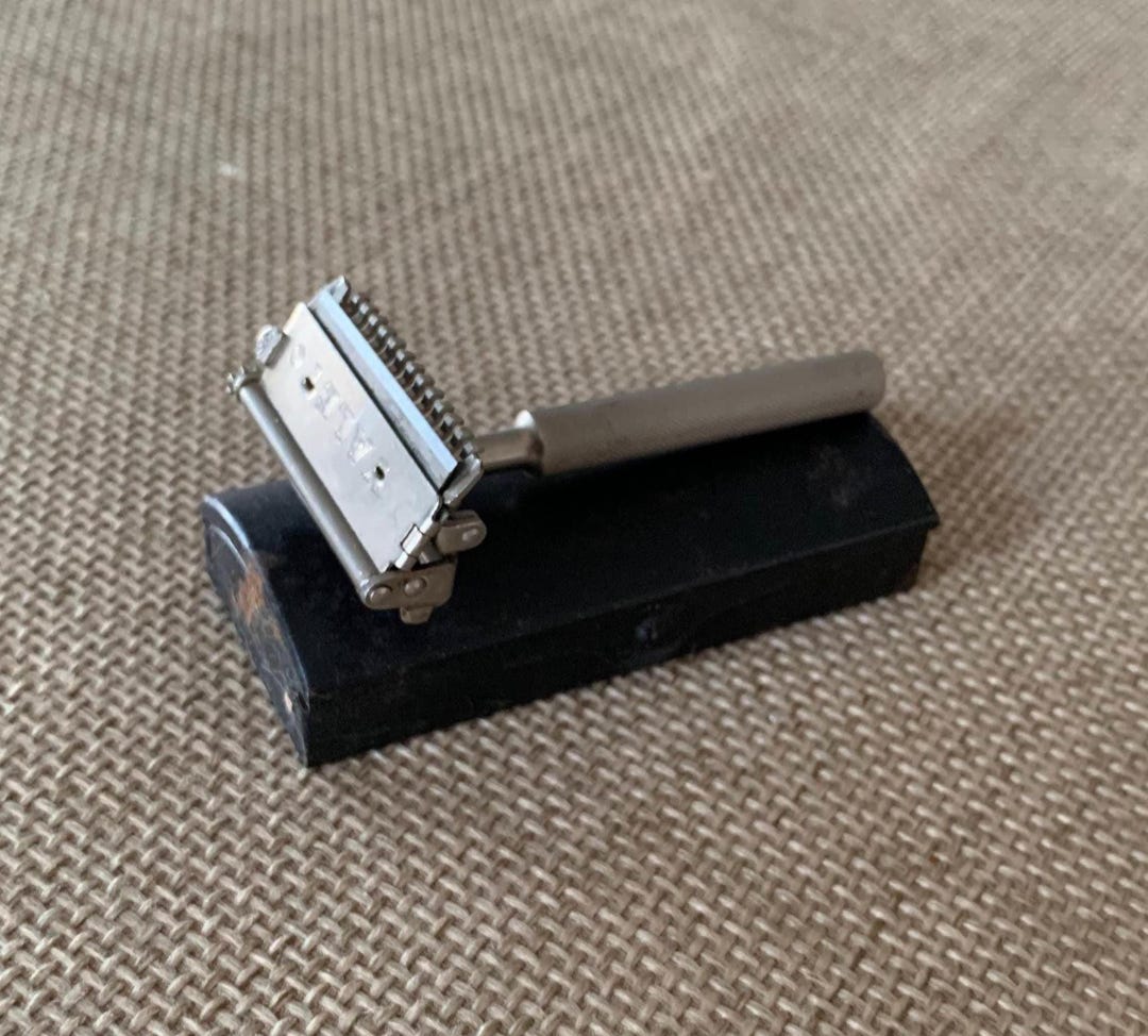 Vintage Valet Auto Strop Razor: Self-sharpening Safety Razor in ...