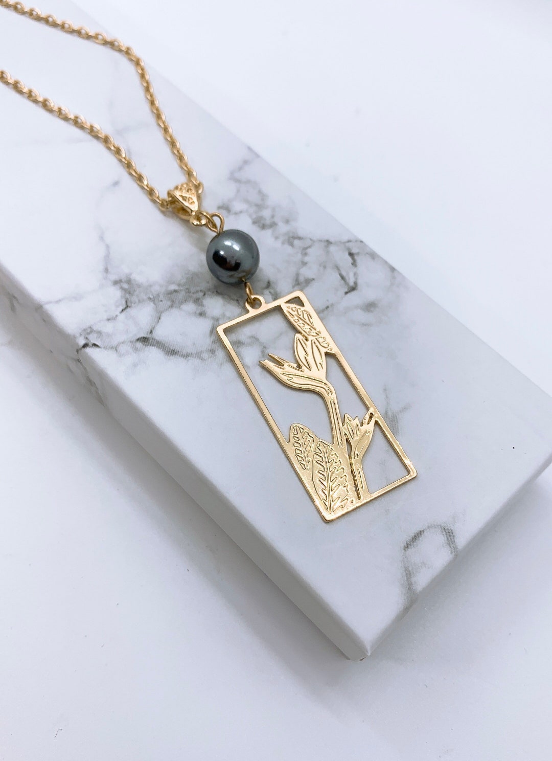 Hawaiian Bird of Paradise Flower : Hamilton Gold Necklace With Shell ...