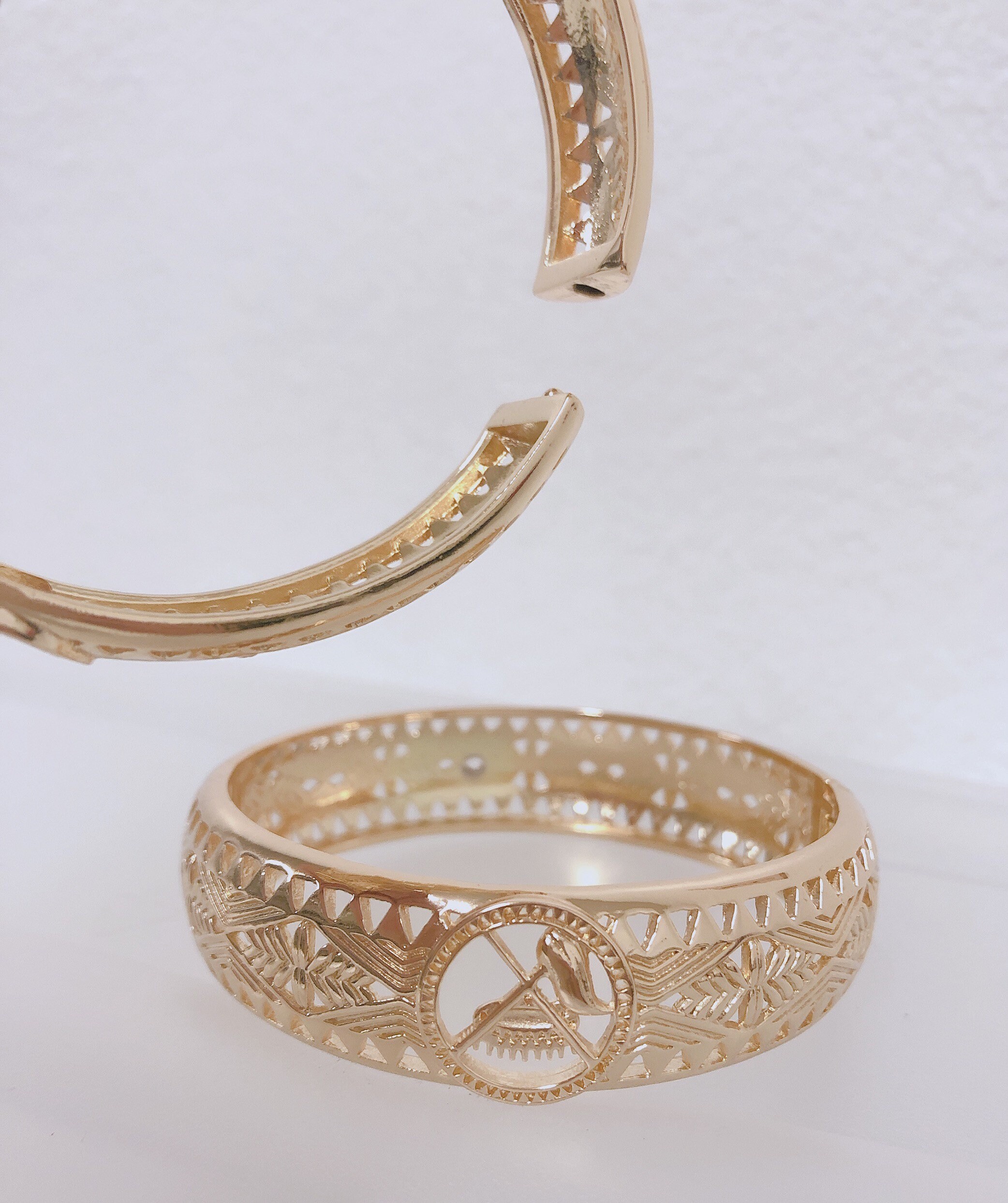 Samoa Seal Bracelets 18MM Hawaiian Hamilton Gold Hinge Bangle - Etsy ...