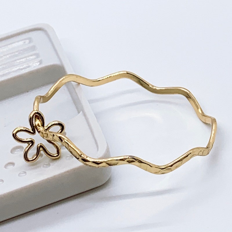 Flower Bangle - Etsy