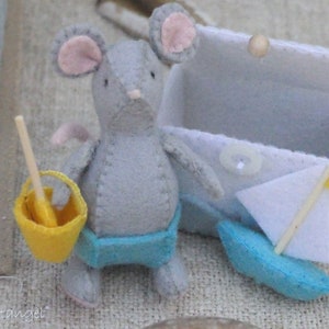To the Beach With Little Mouse - DIY Kit - Etsy