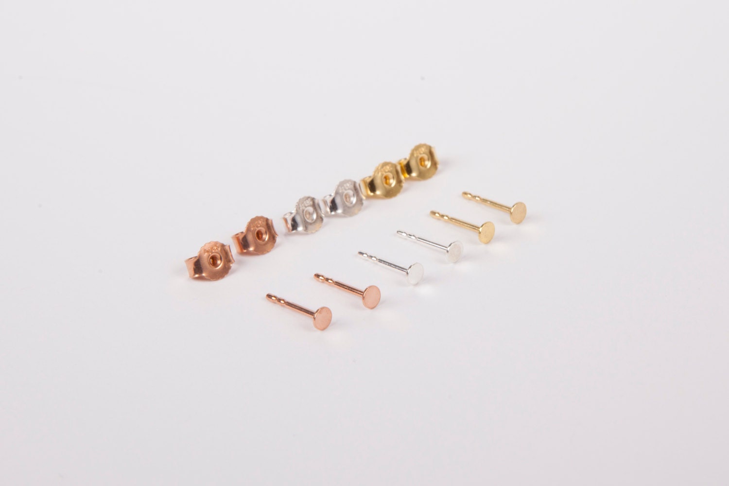 Mini Dot Ohrstecker Plättchenohrstecker Winzige Goldene Studs - Etsy.de