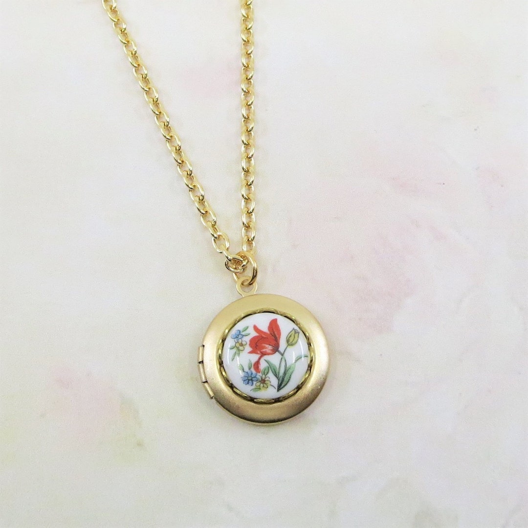 Red Tulip Locket Gold Locket Small Round Locket Vintage Locket - Etsy