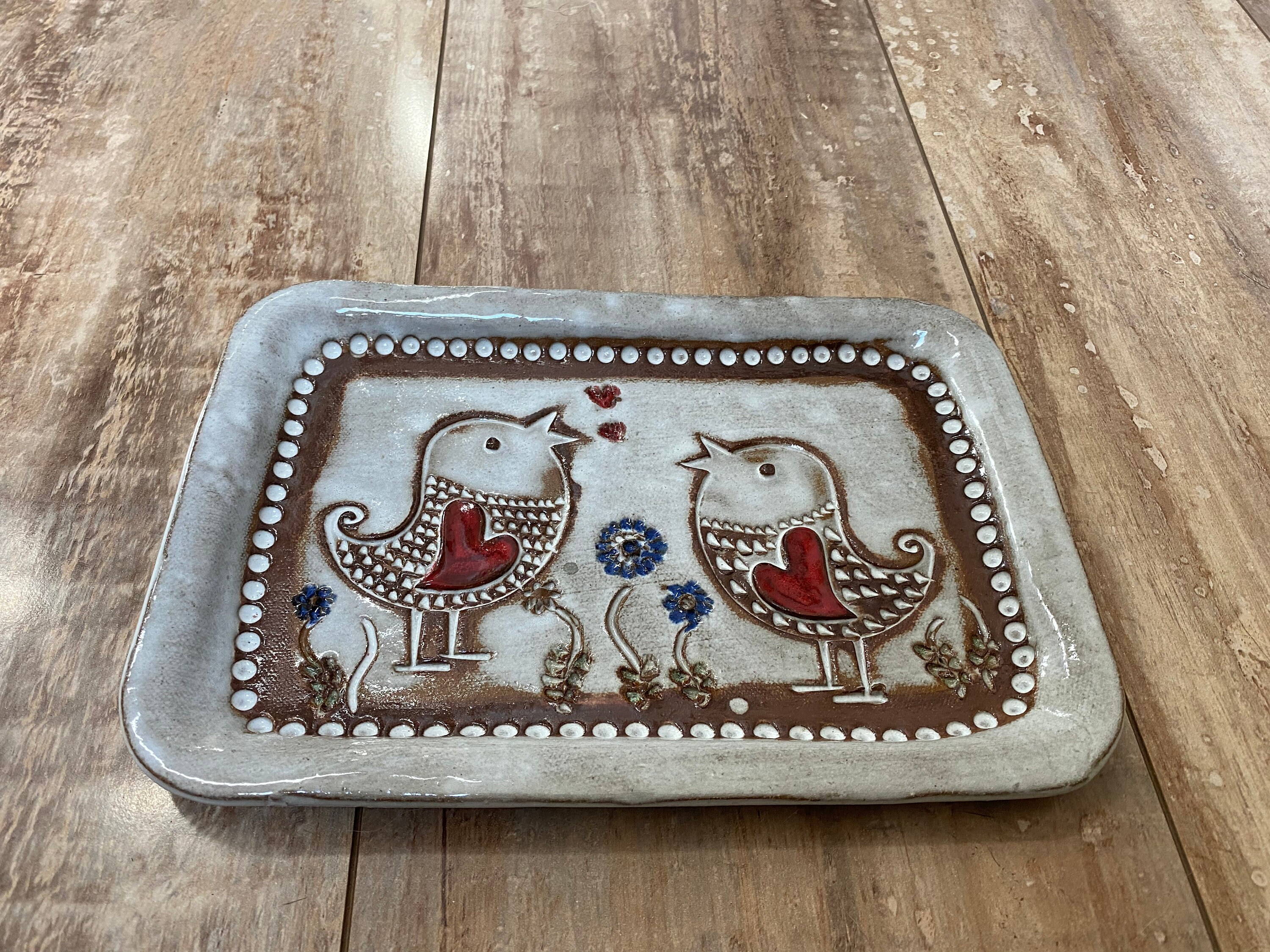 Handmade pottery rectangle tray with 2 birds - Etsy Italia