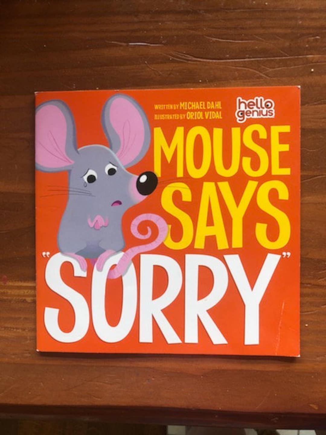 Hello Genius Paperback Mouse Says "sorry" by Michael Dahl and Oriol ...