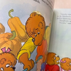 Paperback the Berenstain Bears 50th Anniversary Go on A Ghost Walk Book ...