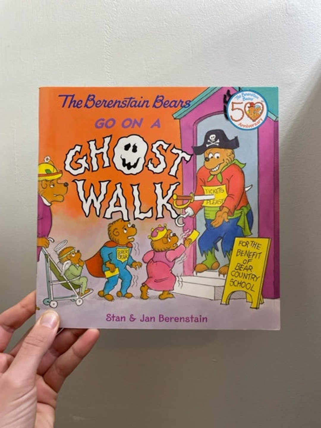Paperback the Berenstain Bears 50th Anniversary Go on A Ghost Walk Book ...