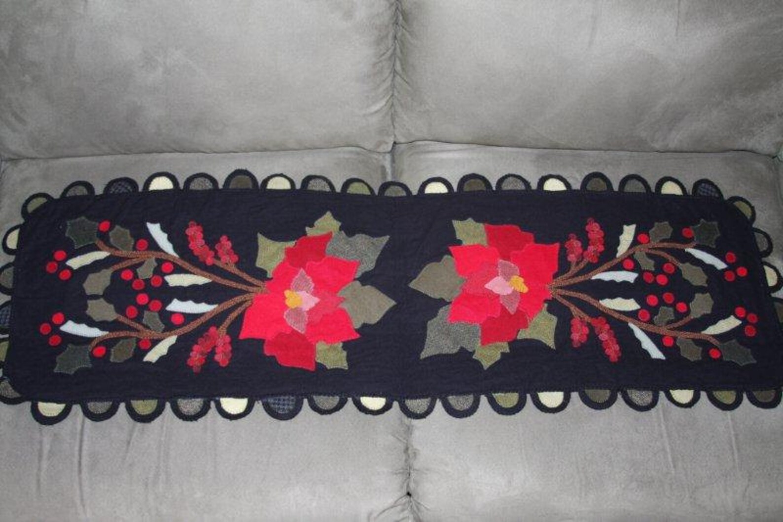 Poinsettia & Holly Table Runner Pattern - Etsy