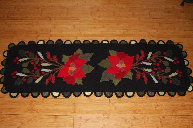 Poinsettia & Holly Table Runner Pattern - Etsy