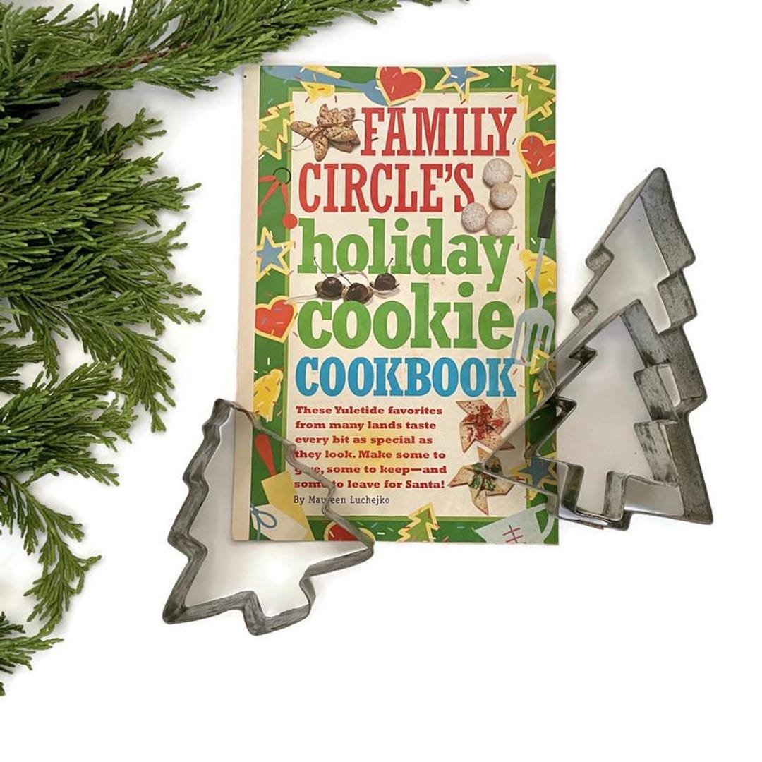 Vintage Christmas Tree Cookie Cutters and Holiday Recipe Booklet: Lot ...